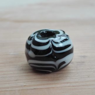 Perles mérovingiennes/ Merovingian glass bead – Atelier Cobalt